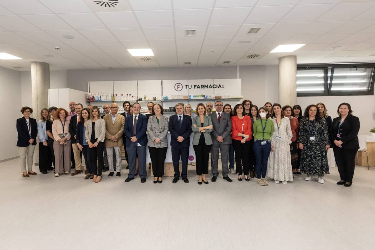 La Universidad y Fedefarma renuevan el Aula de Práctica Farmacéutica