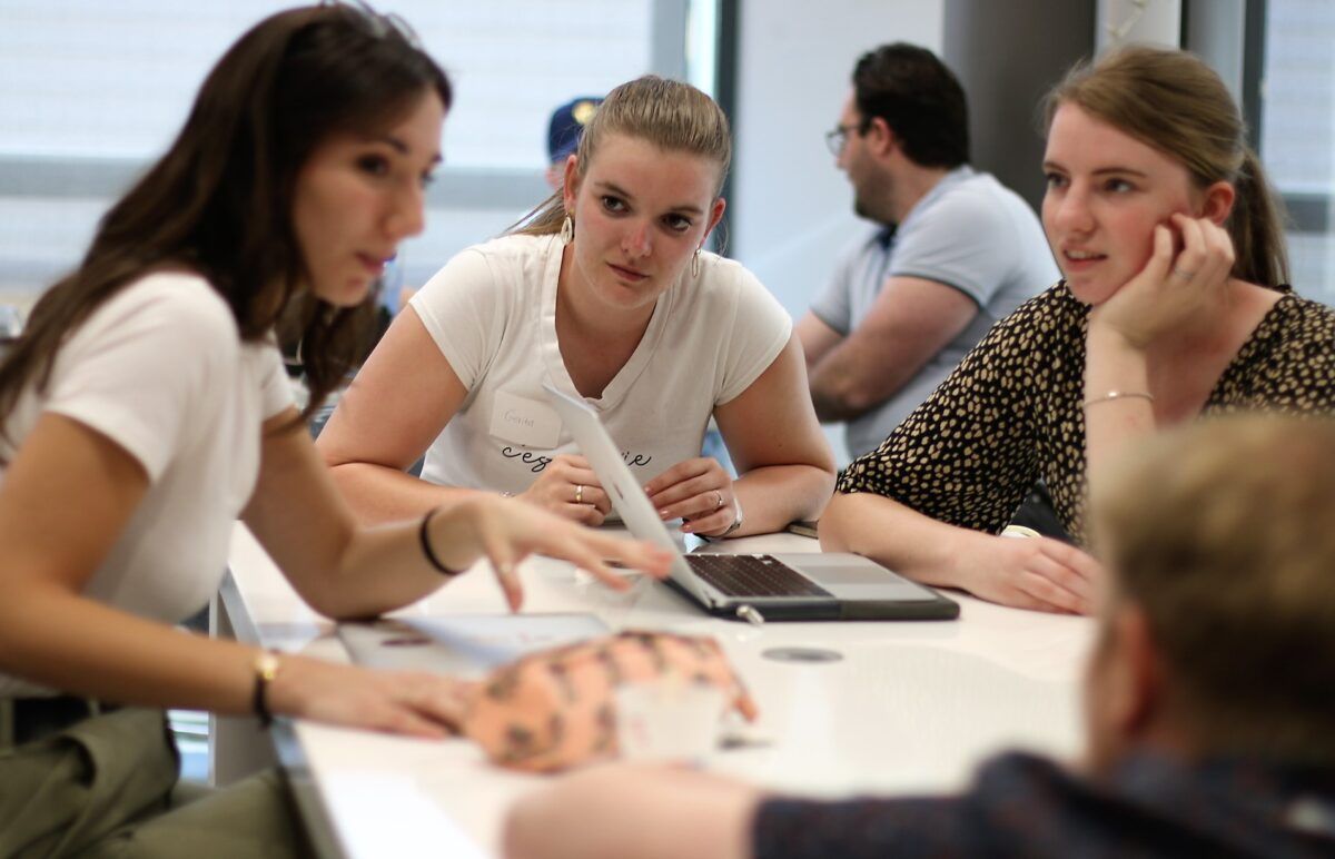 Going Dutch: Bilingual Education at CEU UCH and Viaa University